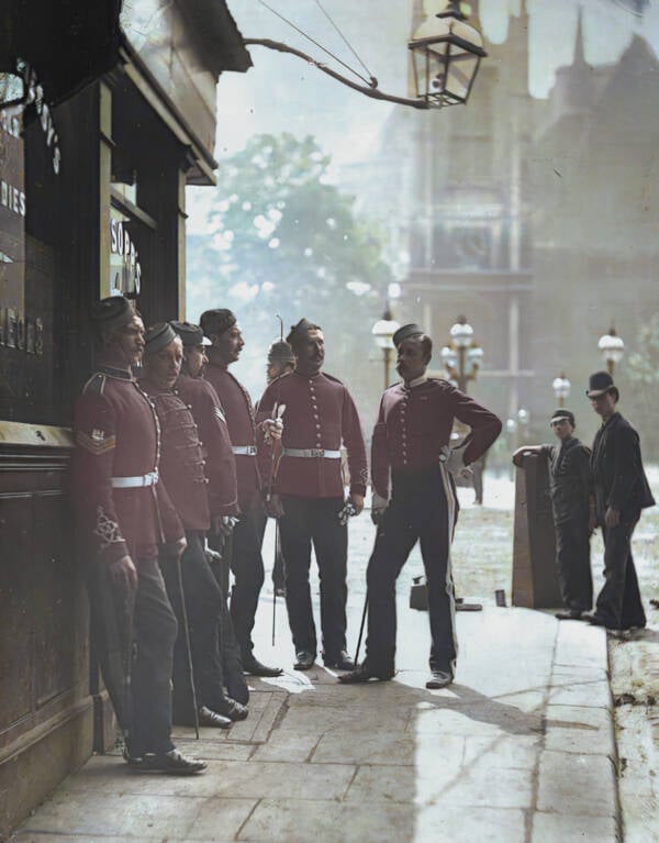 43 Colorized Photos Of London During The Victorian Era