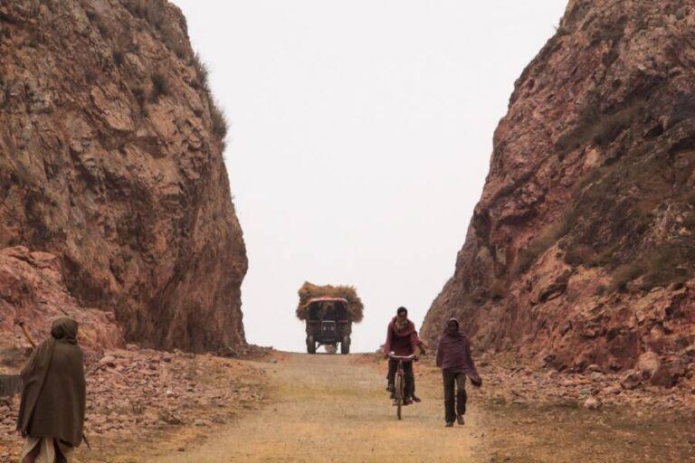 The True Story Of Dashrath Manjhi — India's Beloved 'Mountain Man'
