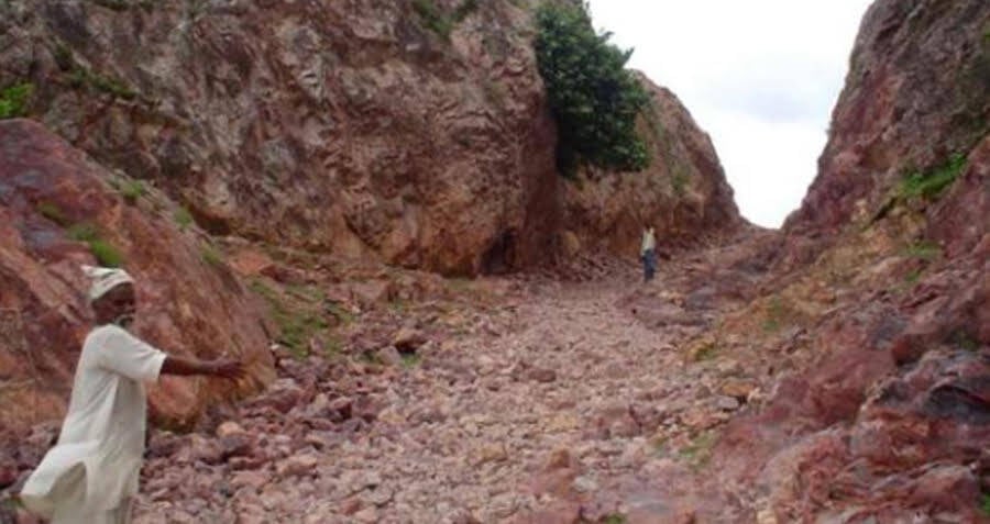 The True Story Of Dashrath Manjhi — India's Beloved 'Mountain Man'