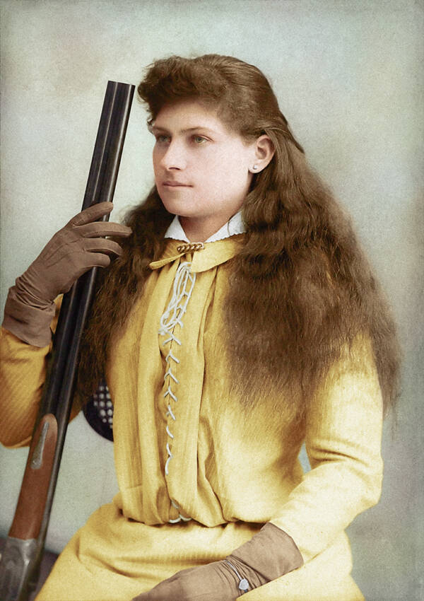 44 Colorized Portraits Of Iconic Figures Throughout History