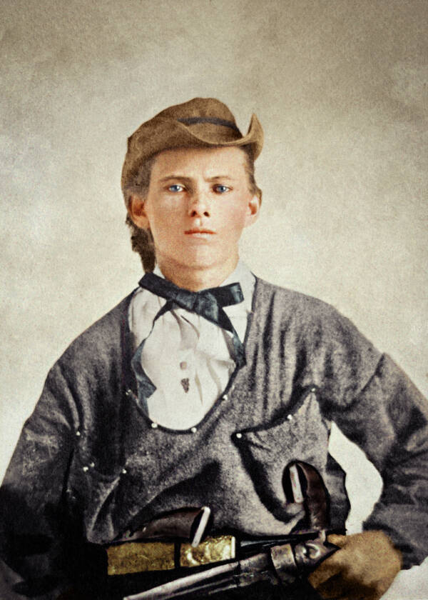 44 Colorized Portraits Of Iconic Figures Throughout History