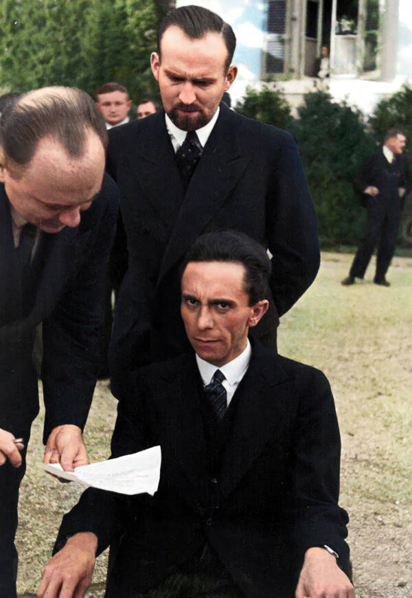 44 Colorized Portraits Of Iconic Figures Throughout History