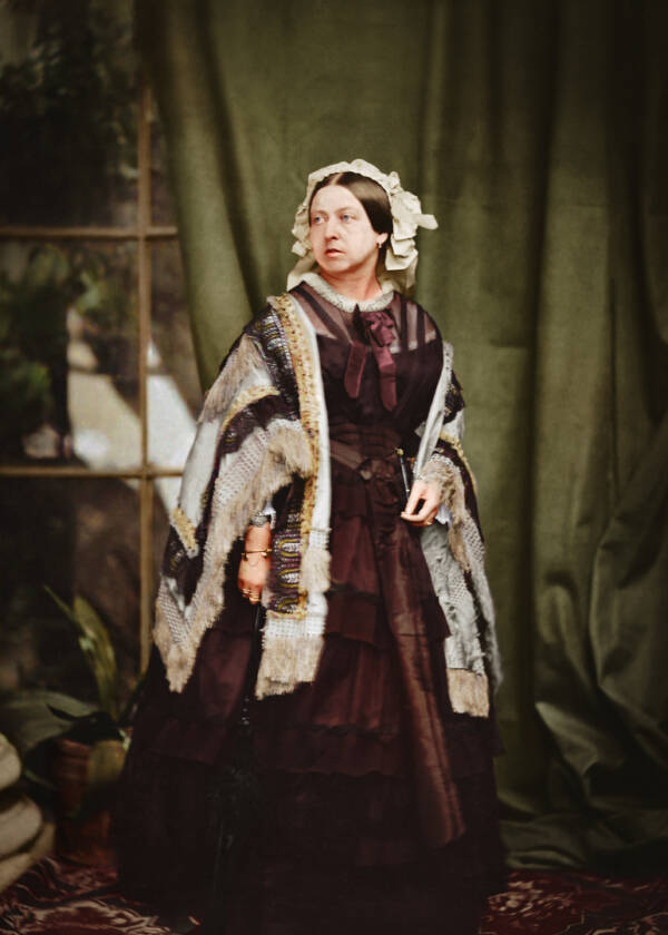 44 Colorized Portraits Of Iconic Figures Throughout History