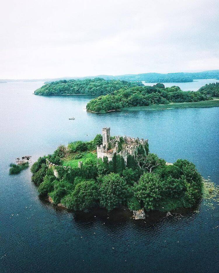 27 Stunning Photos Of McDermott's Castle In Ireland
