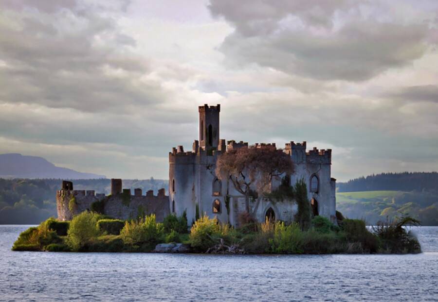 27 Stunning Photos Of McDermott's Castle In Ireland