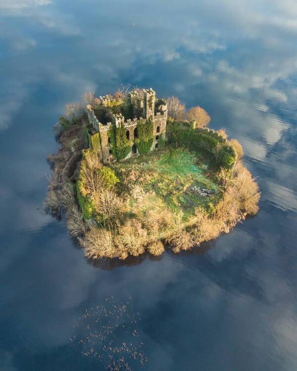 27 Stunning Photos Of McDermott's Castle In Ireland