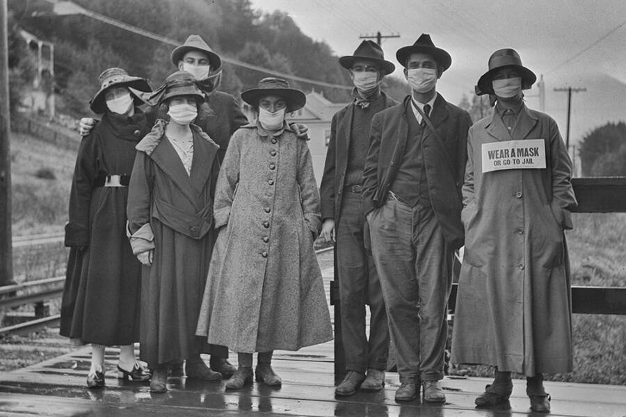 55 Iconic American History Photos And The Stories Behind Them