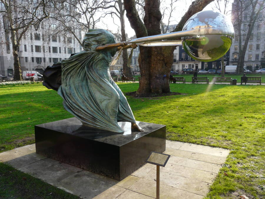 30 Famous Statues And Sculptures From Around The World