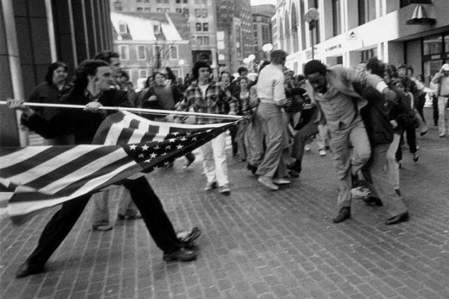 55 Iconic American History Photos And The Stories Behind Them