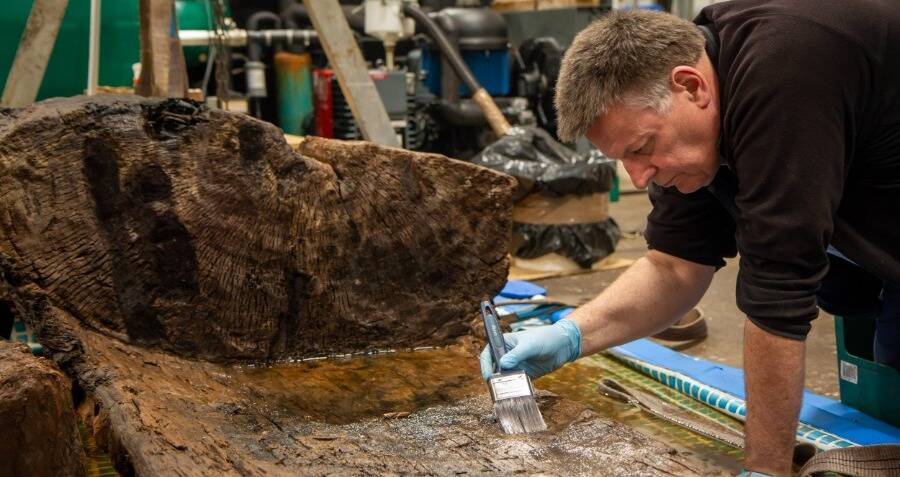 Bronze Age Coffin Made Of Tree Trunk Found On English Golf Course