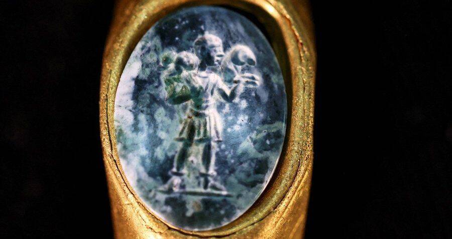 Ancient Gold Ring With Early Image Of Jesus Found In Roman Shipwreck