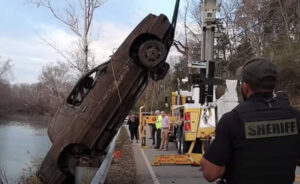 Scuba-Diving YouTuber Solves 21-Year-Old Tennessee Cold Case