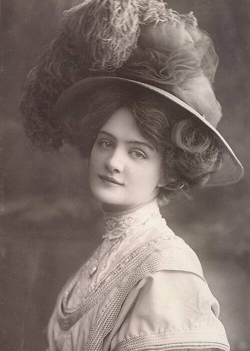 How The Gibson Girl Came To Symbolize American Beauty In The 1890s