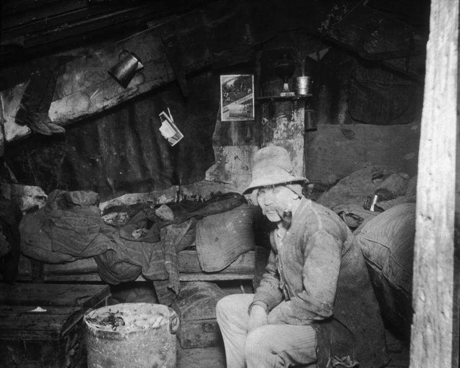 44 Photos Of The Bowery, New York City's Most Infamous Slum
