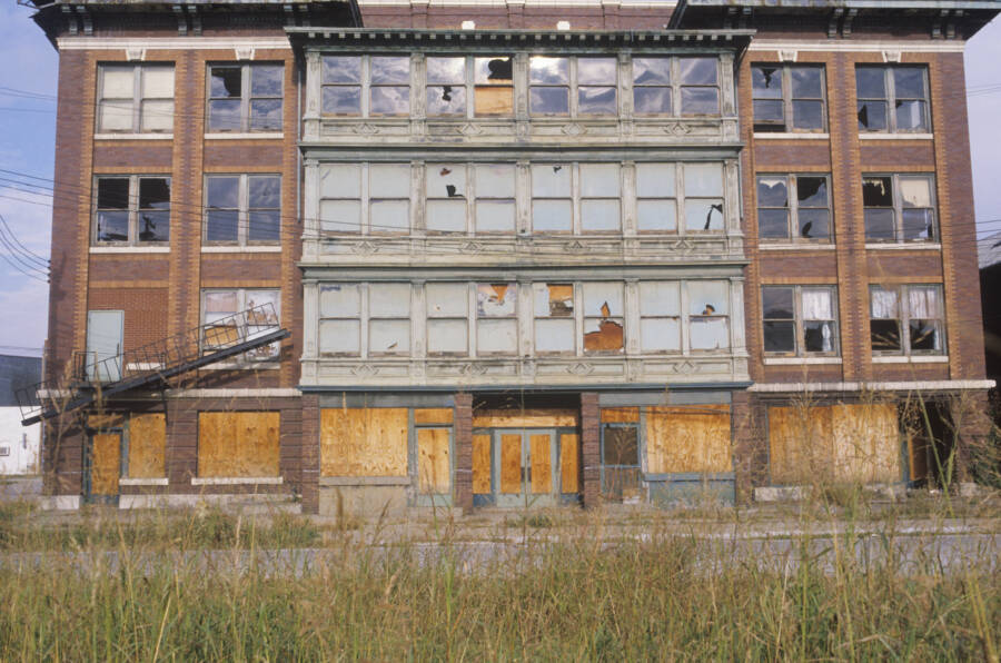 How St. Louis Went From Industrial Powerhouse To Segregated Ghost Town