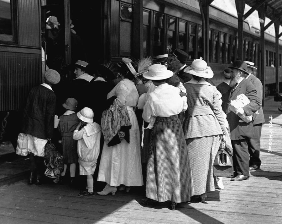 Inside America's Polio Epidemics In 44 Unsettling Photos