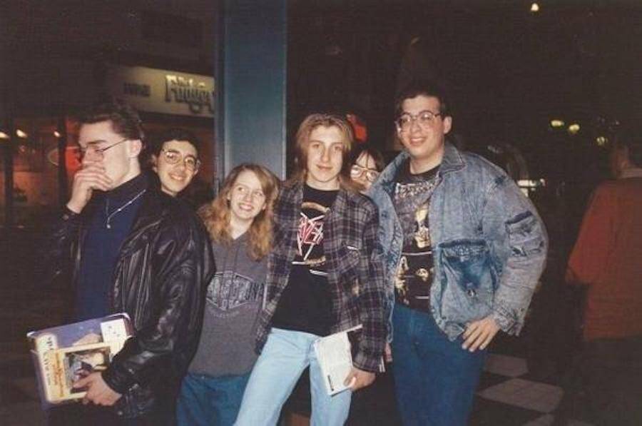 44 Mesmerizing Vintage Mall Photos From The 1980s And 1990s