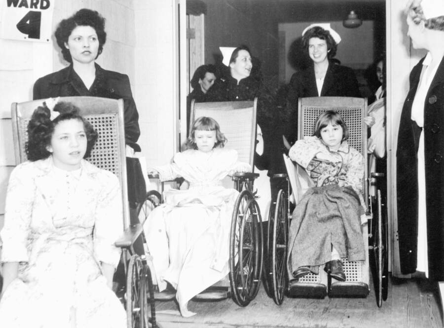 Inside America's Polio Epidemics In 44 Unsettling Photos