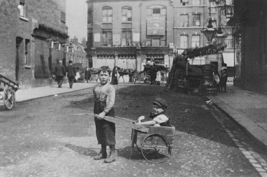 27 Haunting Images Of The Slums In Victorian England