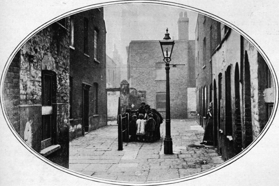 27 Haunting Images Of The Slums In Victorian England