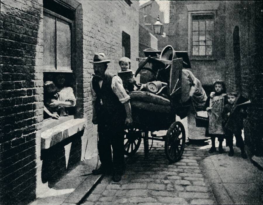 27 Haunting Images Of The Slums In Victorian England