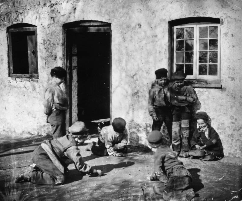 27 Haunting Images Of The Slums In Victorian England