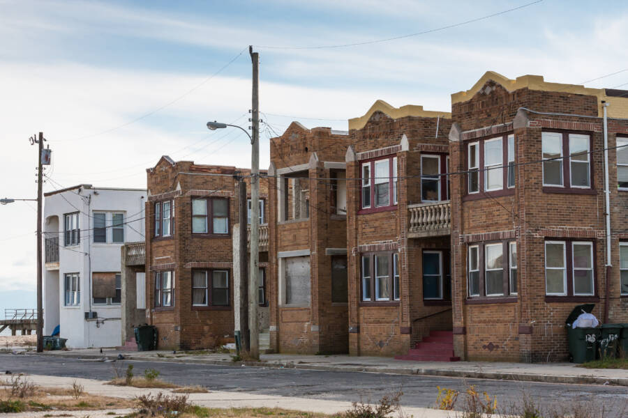 33 Photos That Capture Atlantic City's Dramatic Rise And Fall