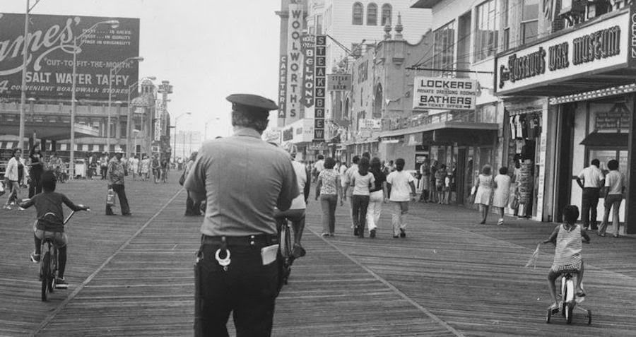 33 Photos That Capture Atlantic City's Dramatic Rise And Fall