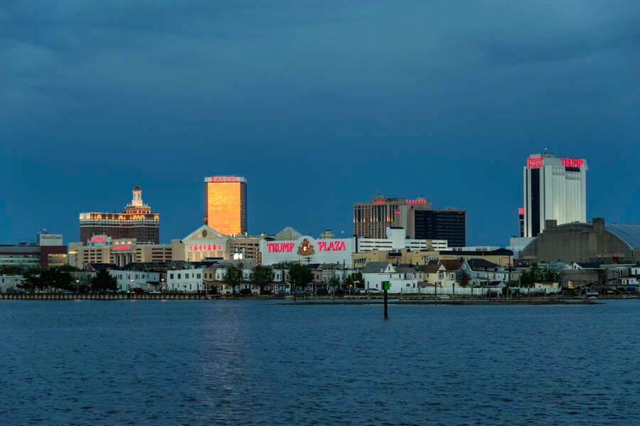33 Photos That Capture Atlantic City's Dramatic Rise And Fall