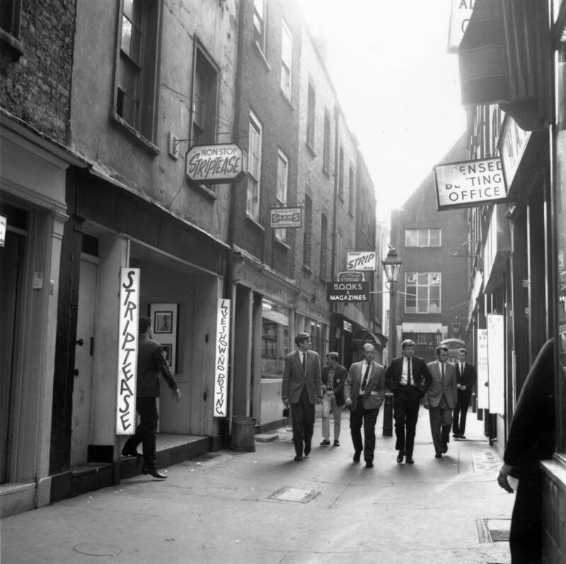 Red-Light Districts From Around The World In 35 Photos