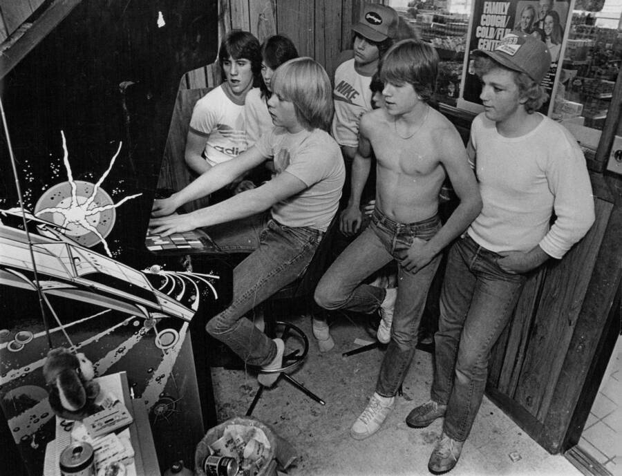 31 Vintage Photos From The Glory Days Of Arcades