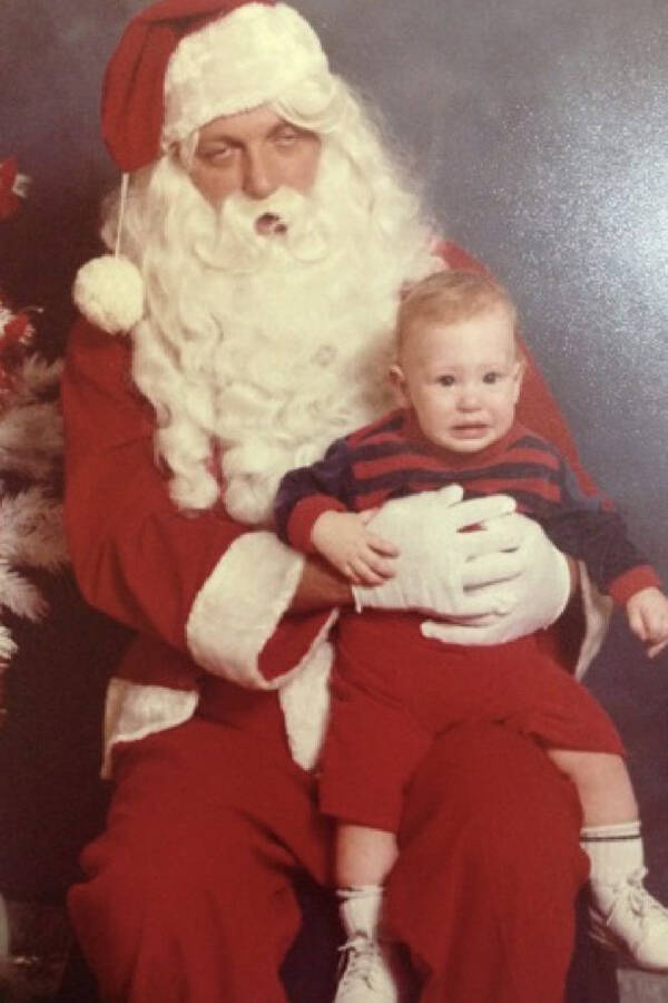 44 Creepy Mall Santas That Likely Left Kids Traumatized