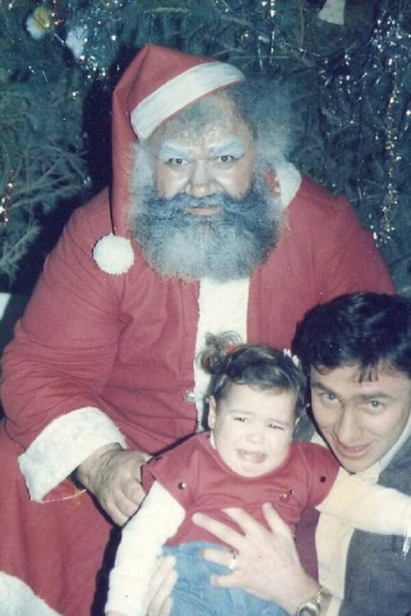 44 Creepy Mall Santas That Likely Left Kids Traumatized