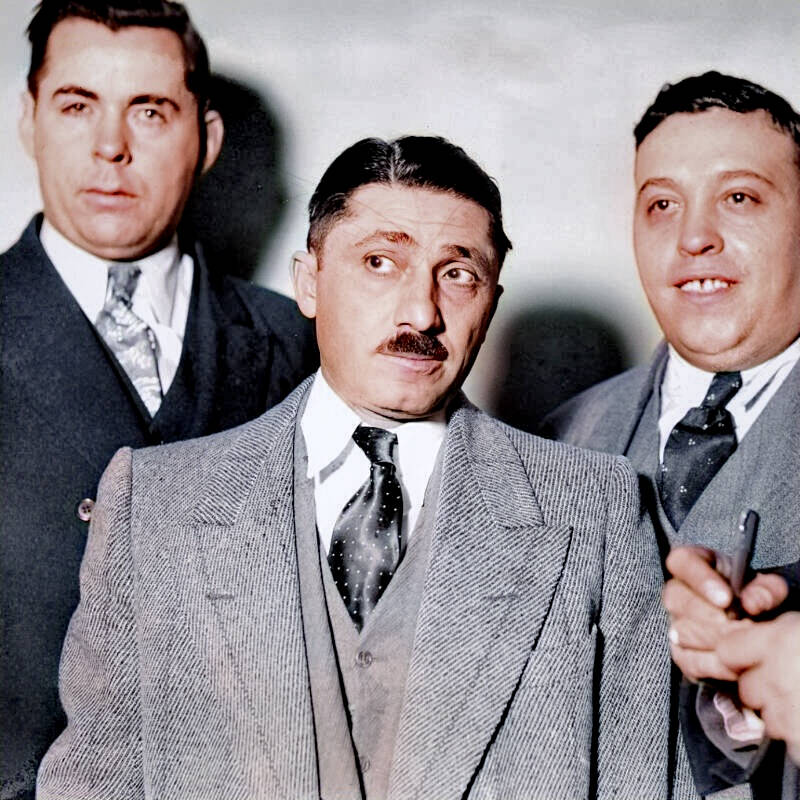 36 Colorized Photos From The Early Days Of Organized Crime