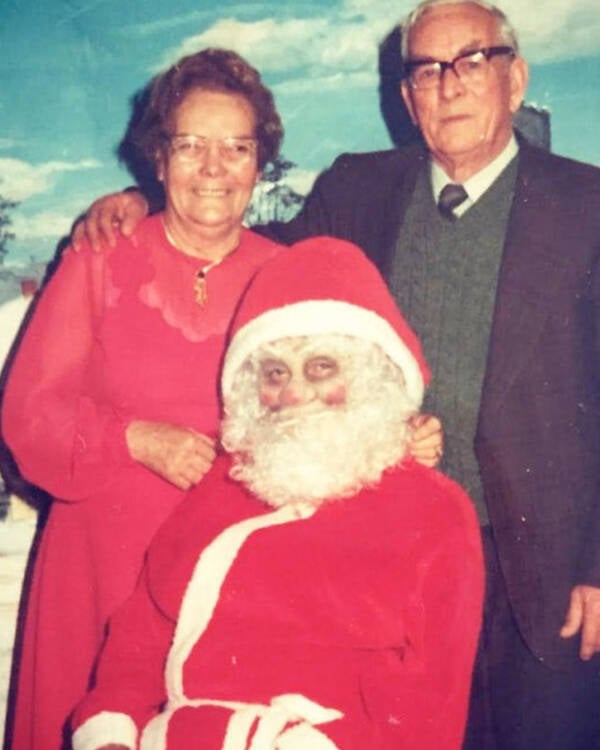 44 Creepy Mall Santas That Likely Left Kids Traumatized
