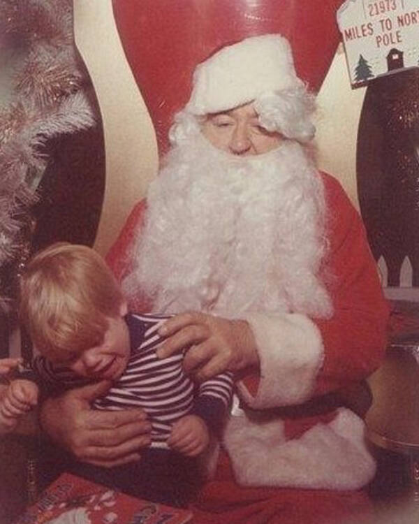 44 Creepy Mall Santas That Likely Left Kids Traumatized