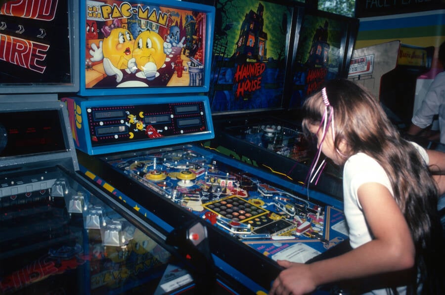 31 Vintage Photos From The Glory Days Of Arcades
