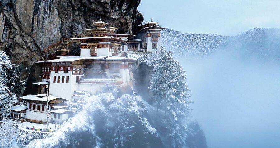 29 Awe-Inspiring Photos Of Holy Places Around The World