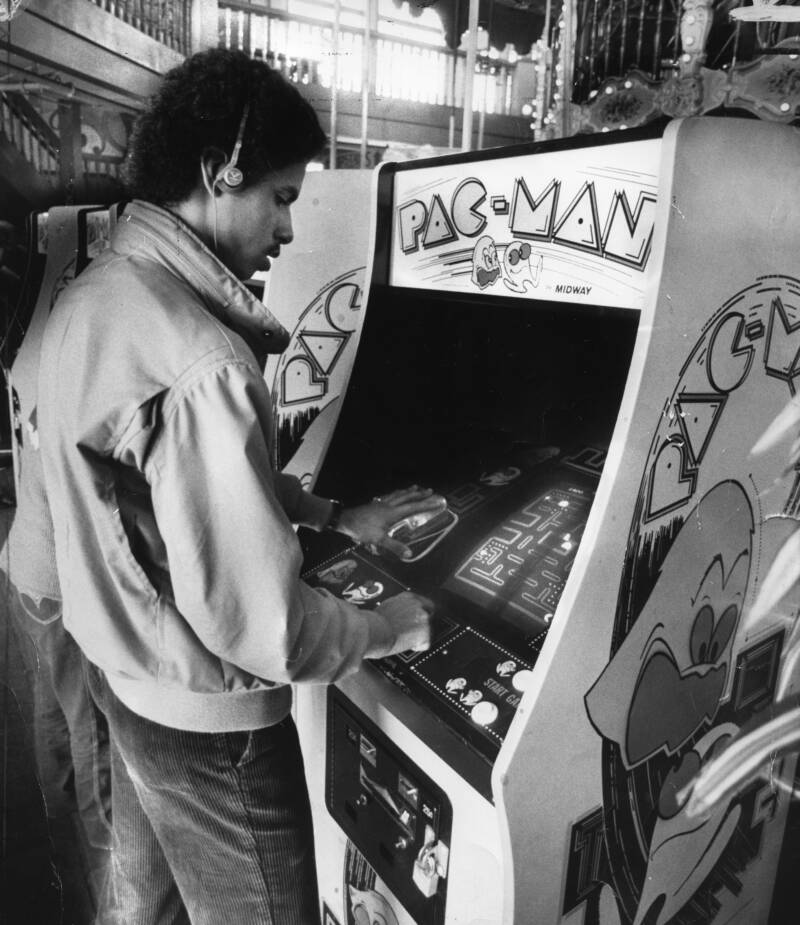 31 Vintage Photos From The Glory Days Of Arcades