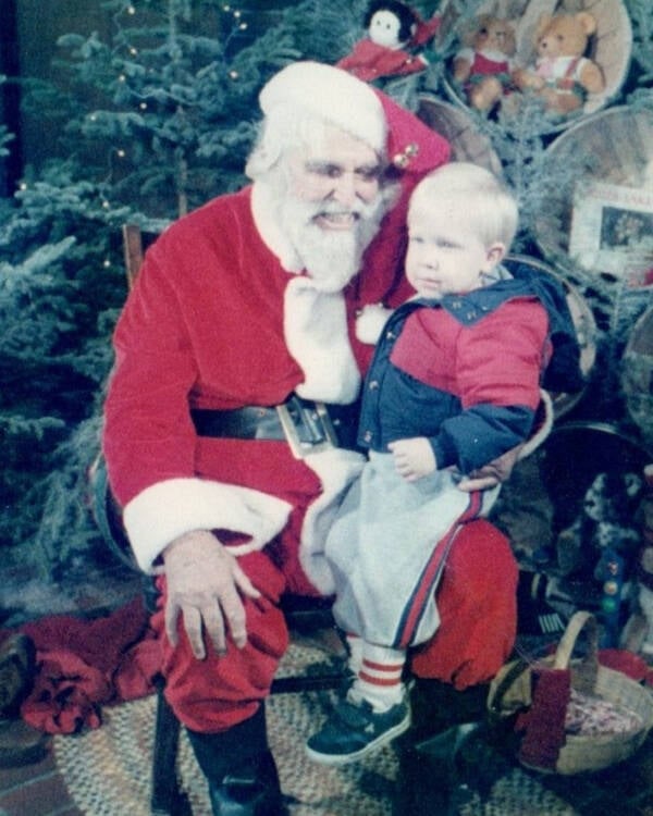 44 Creepy Mall Santas That Likely Left Kids Traumatized