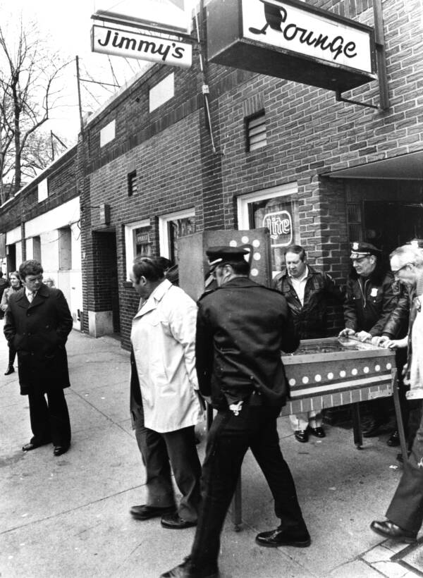 31 Vintage Photos From The Glory Days Of Arcades