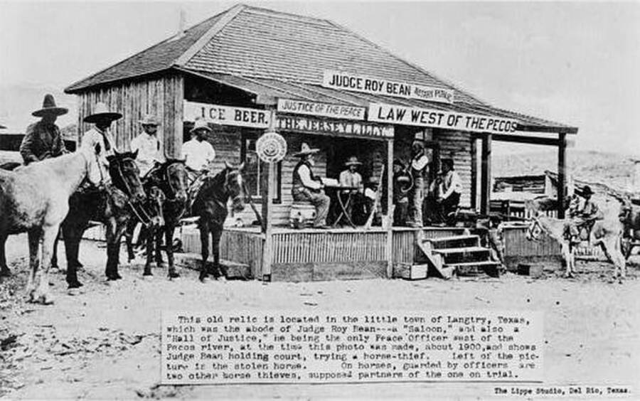 33 Historic Photos Of Wild West Saloons On The American Frontier