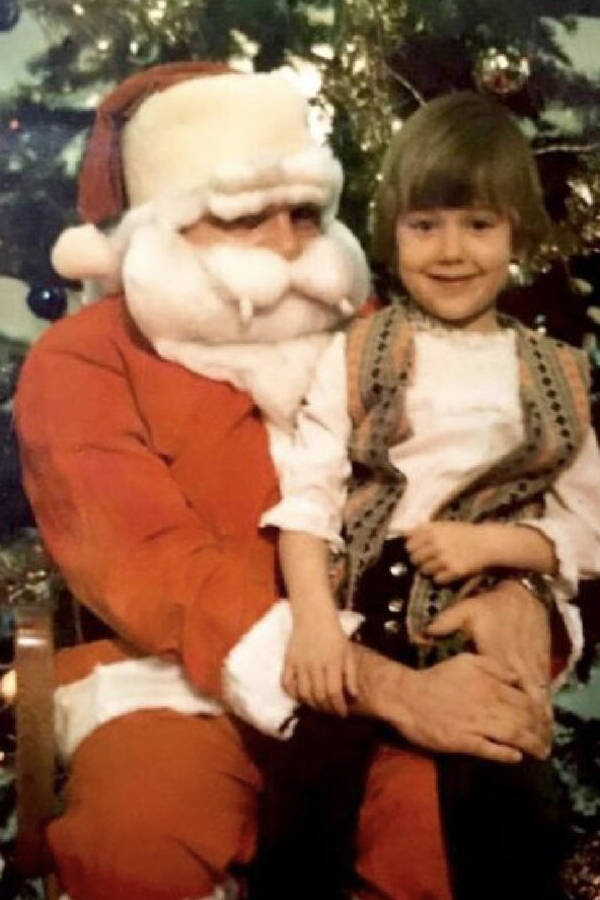 44 Creepy Mall Santas That Likely Left Kids Traumatized