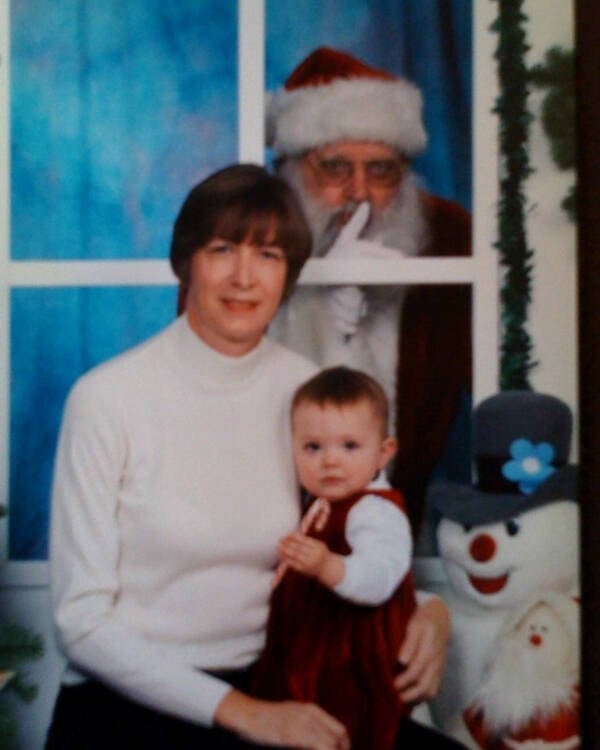 44 Creepy Mall Santas That Likely Left Kids Traumatized