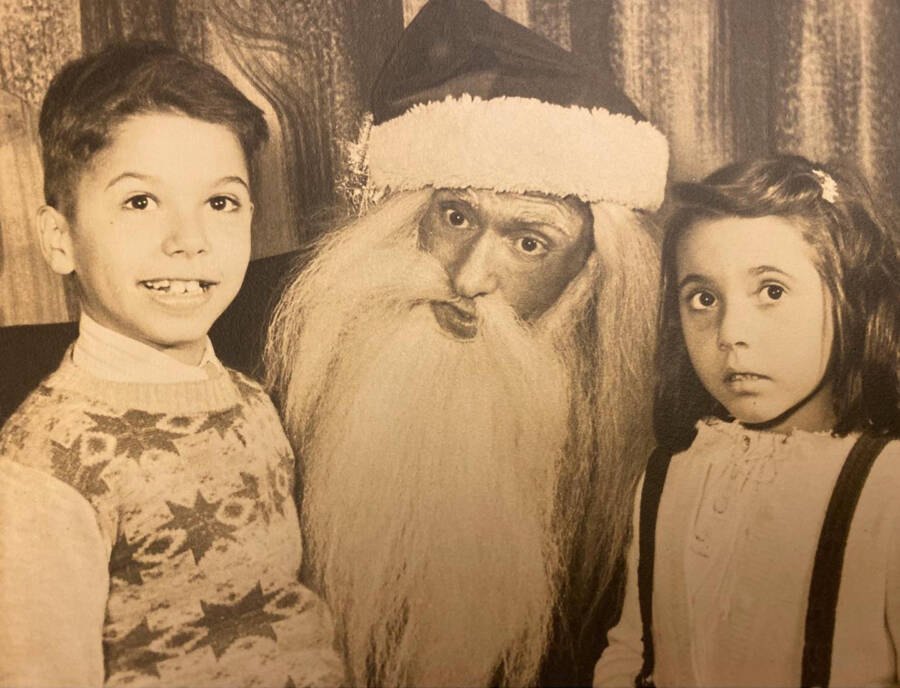 44 Creepy Mall Santas That Likely Left Kids Traumatized