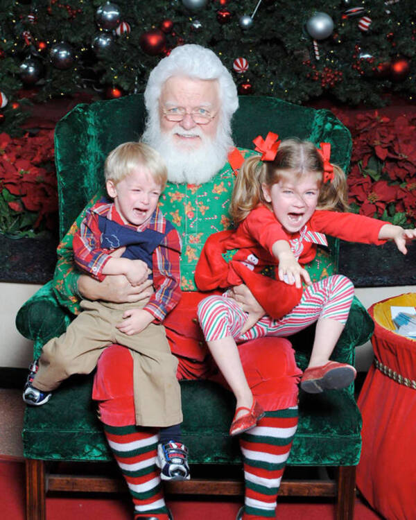 44 Creepy Mall Santas That Likely Left Kids Traumatized