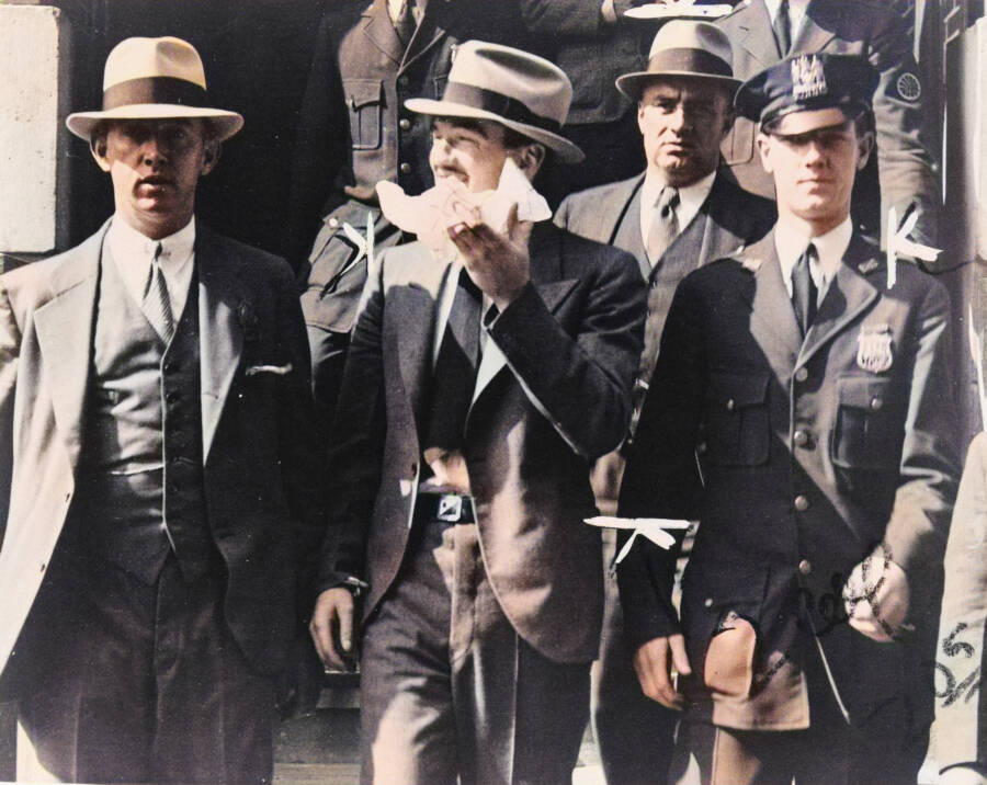 36 Colorized Photos From The Early Days Of Organized Crime