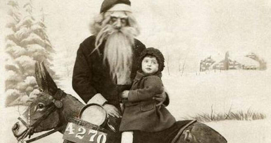 44 Creepy Mall Santas That Likely Left Kids Traumatized