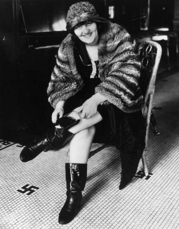 Inside The Notorious Speakeasies Of Prohibition-Era America