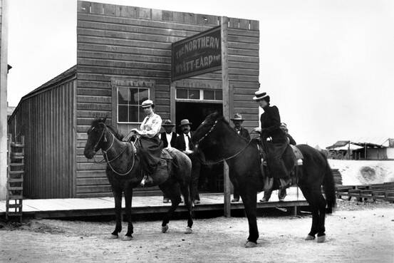 33 Historic Photos Of Wild West Saloons On The American Frontier